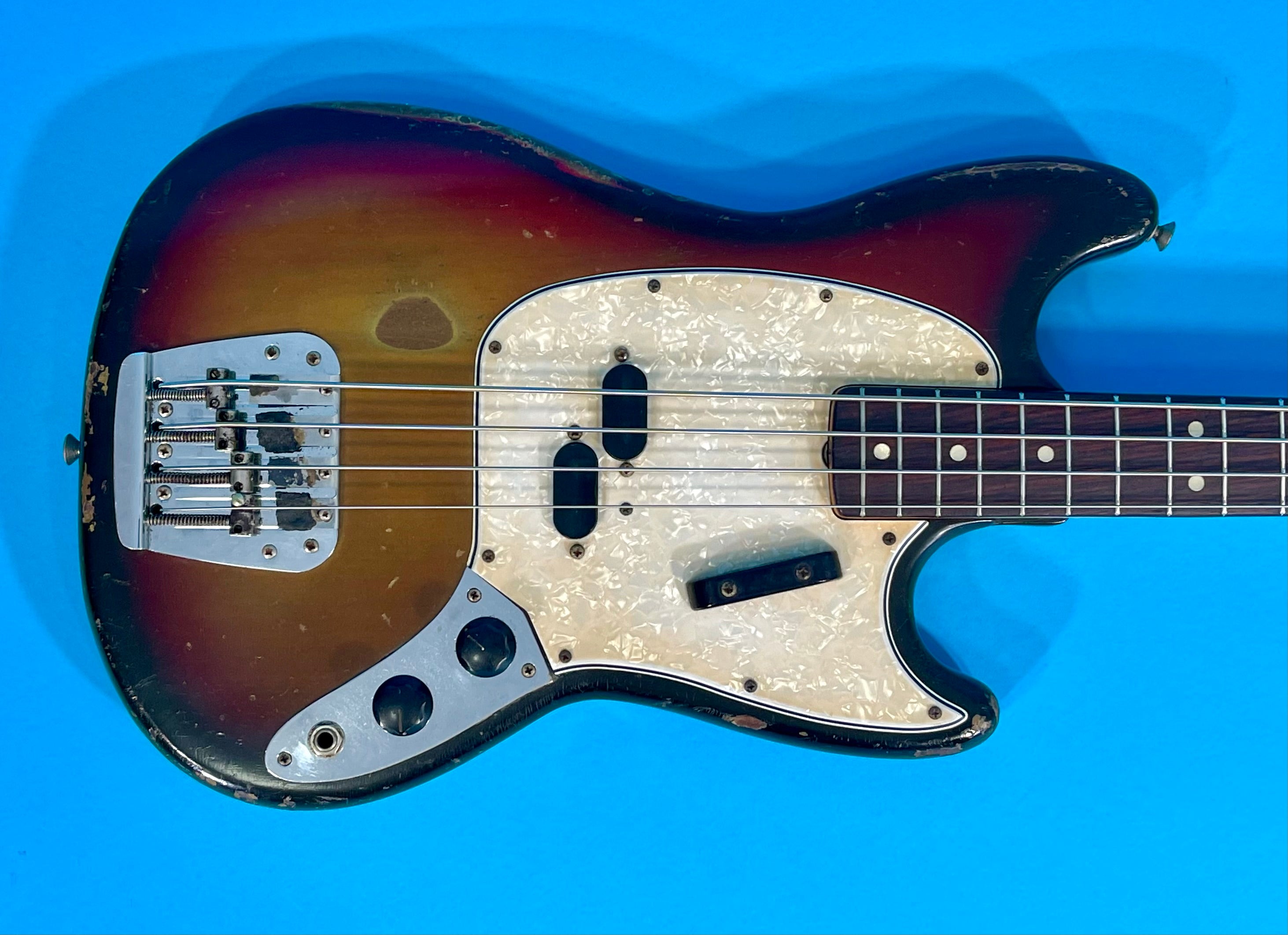 1971 Fender Mustang Bass Sunburst Mojo-machine! – Draggin' Guitars
